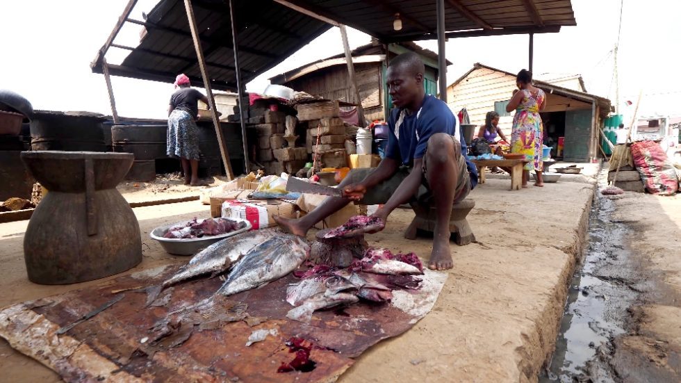 Traditional Ghana Street Food!! Kenkey & Fish + Jamestown Attractions | Accra, Ghana - David's ...